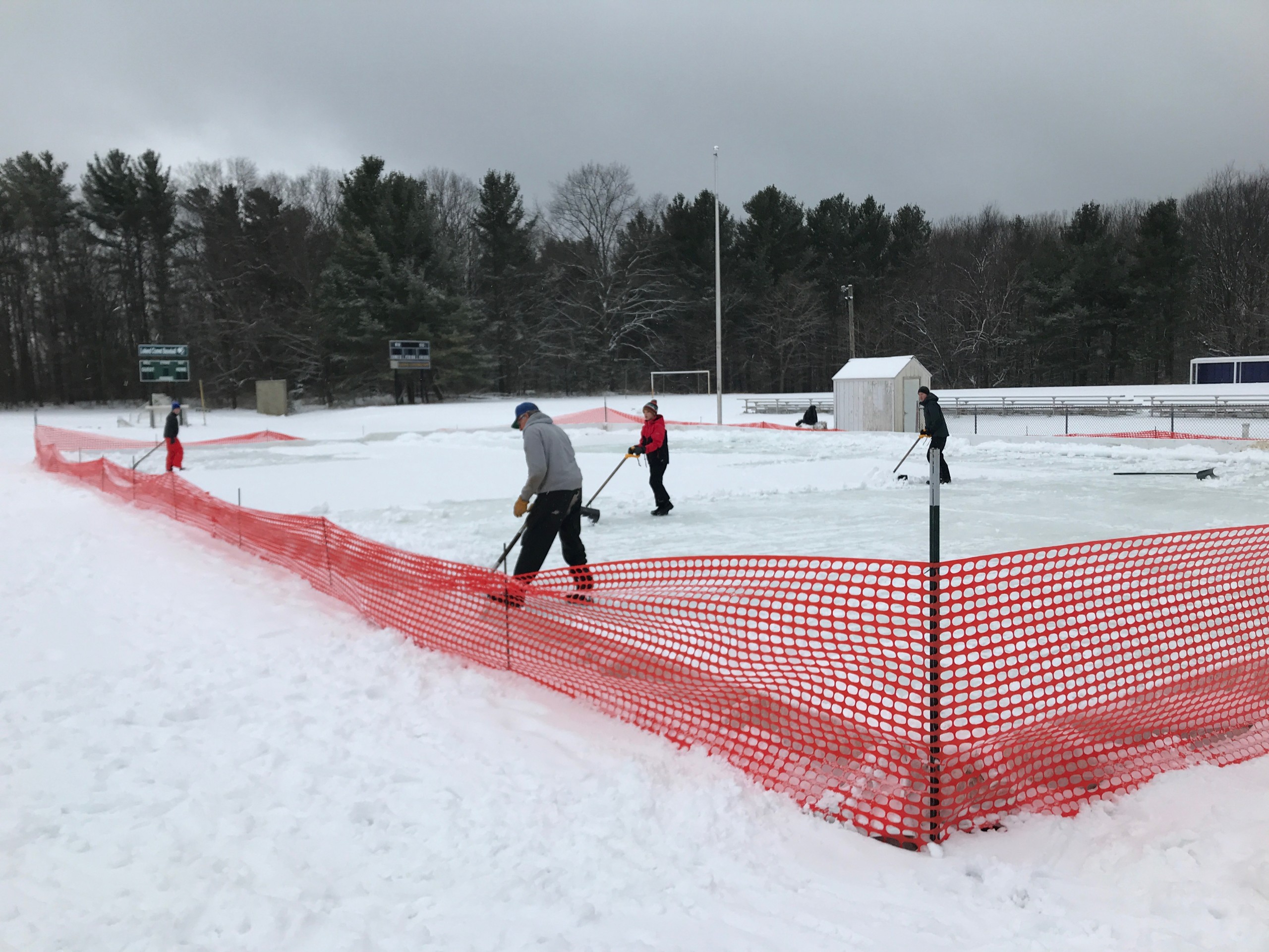 Leland Volunteers Bring Back Ice Rink for Community – 9&10 News
