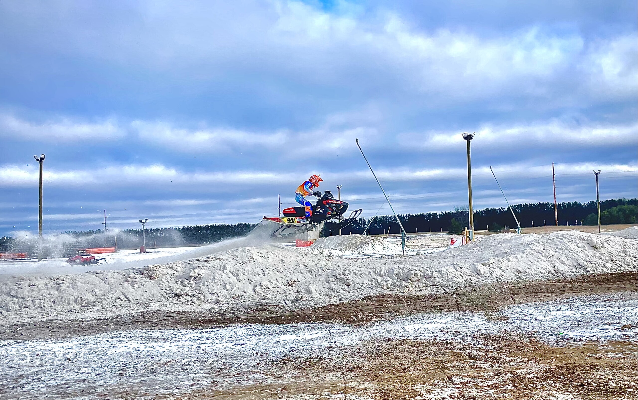 A Look Into the Only Public Snocross Track in Michigan – 9&10 News
