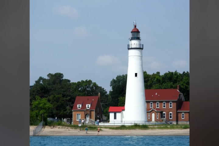 “Michigan’s Haunted Lighthouses”: Book Release – 9&10 News