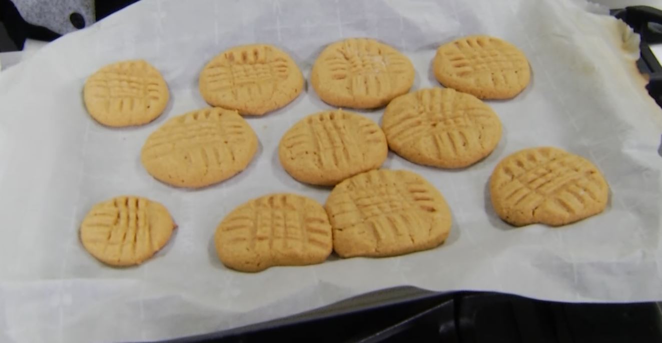 Xavier Bakes: 3 Ingredient Peanut Butter Cookies – 9and10News.com