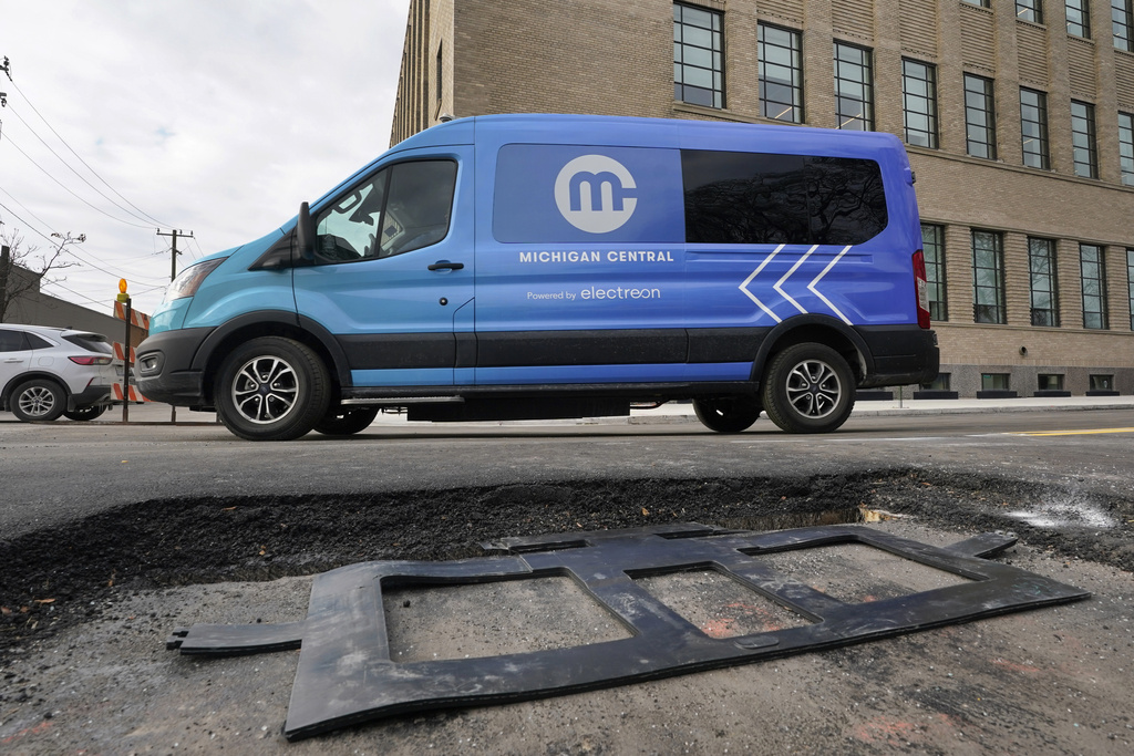 New technology installed beneath Detroit street can charge electric ...