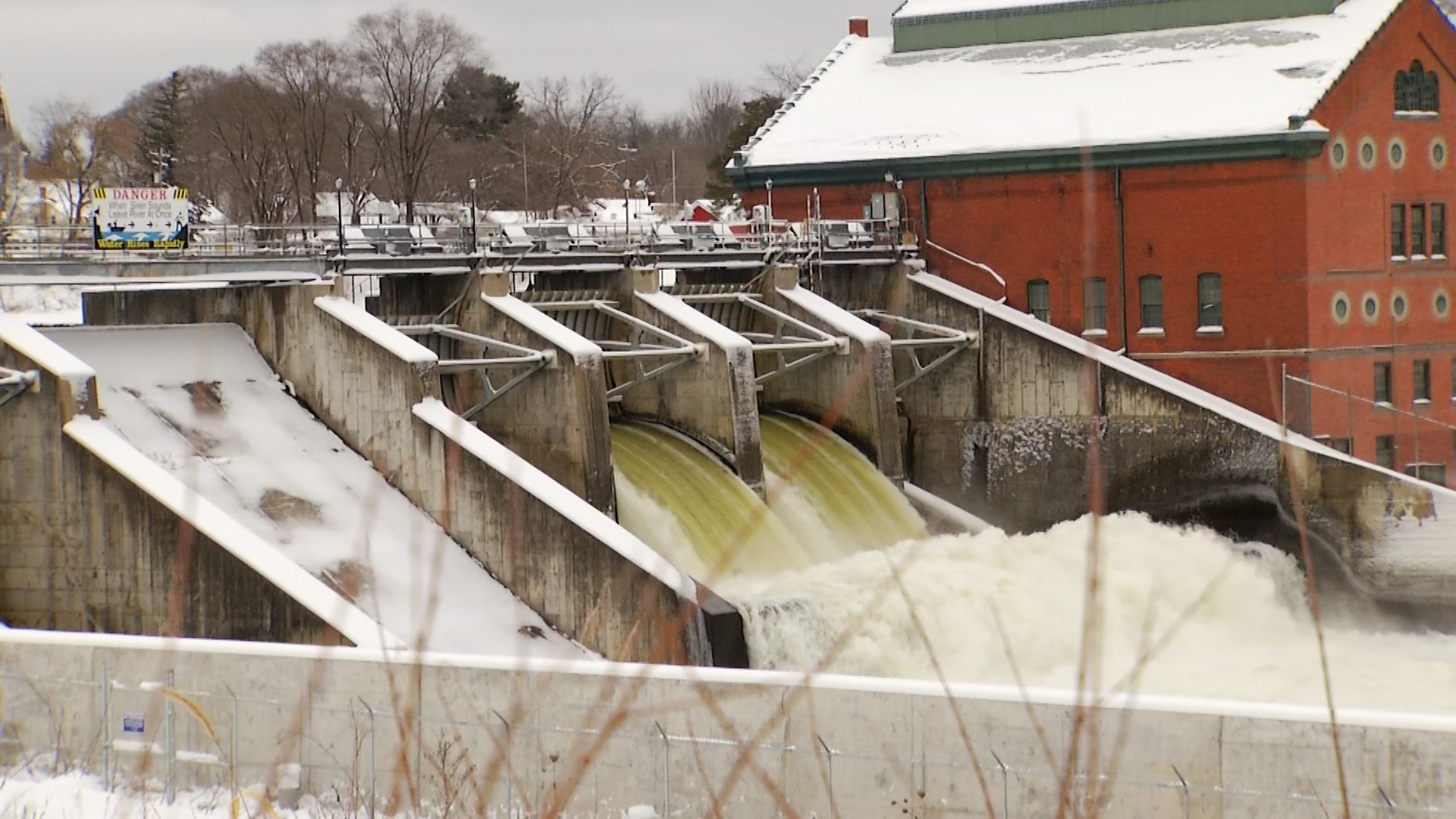 Consumers Energy reinforces Hodenpyl Dam to prevent erosion – 910News.com