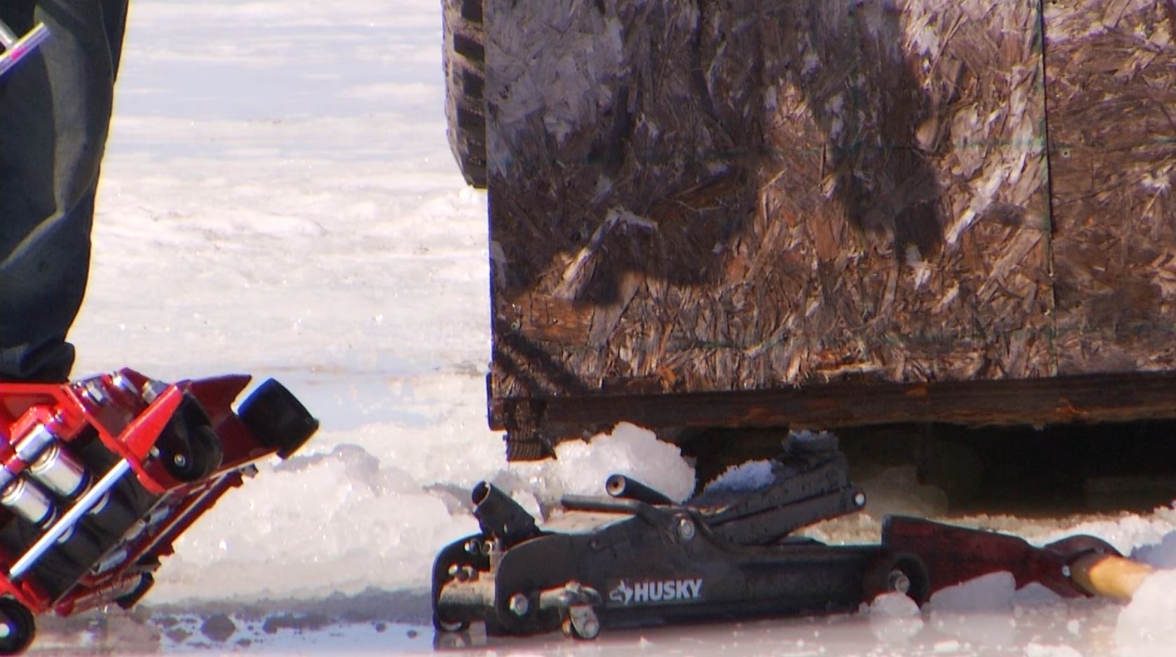 Hook & Hunting: Ice Shanty Removal – 9&10 News