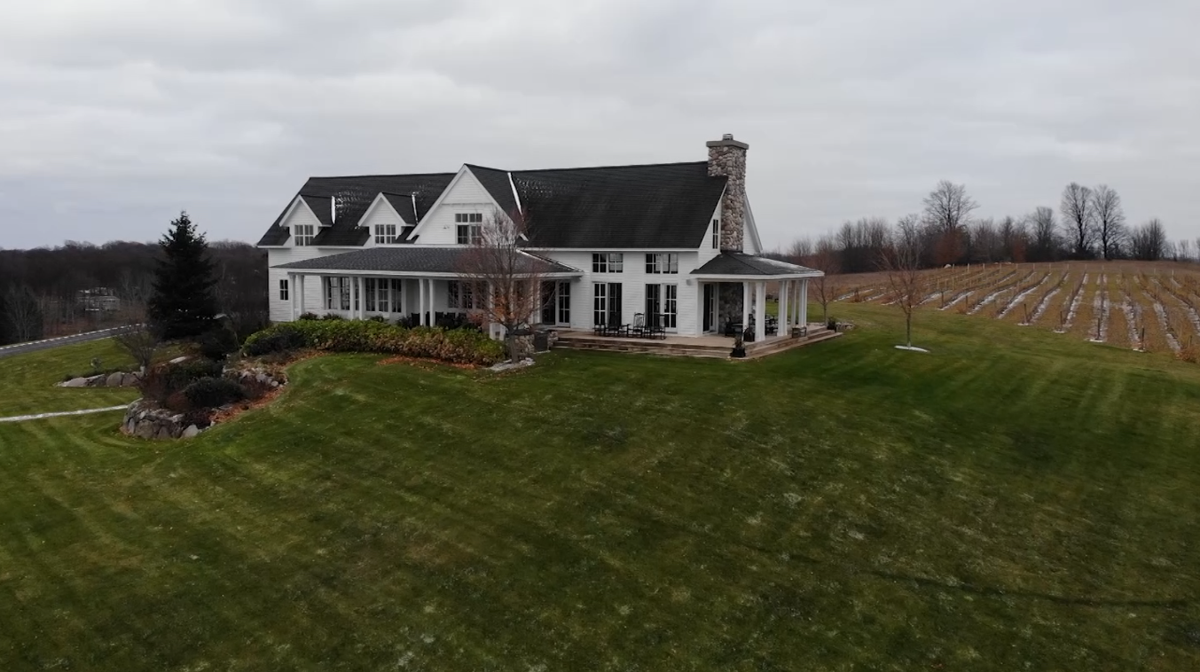 Amazing Northern Michigan Homes: Chic, Artistic Farmhouse in Leelanau ...