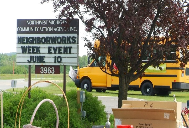 NMCAA Celebrates NeighborWorks Week, Hosts Community Cleanup – 9&10 News