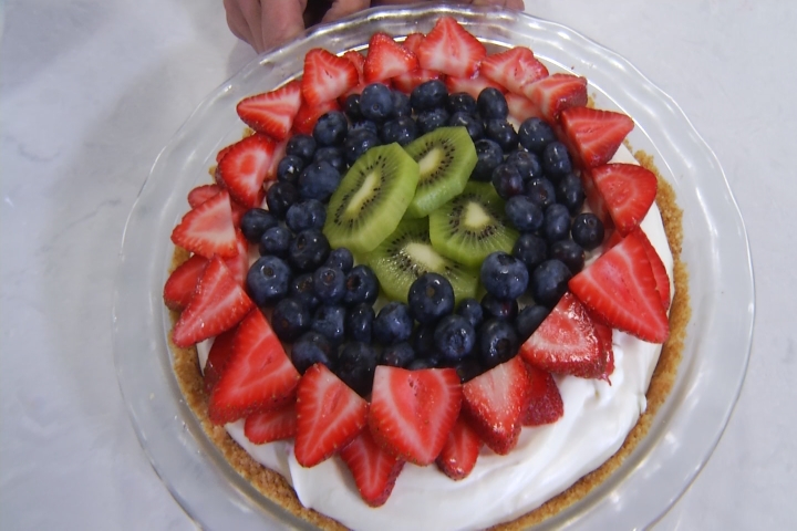 Michelle Bakes: Fresh Fruit Cheesecake Pie – 9and10News.com