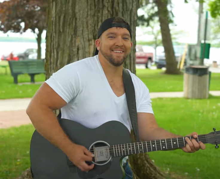 Friday Sessions: Tyler Roy Performs “Dance With You” – 9&10 News