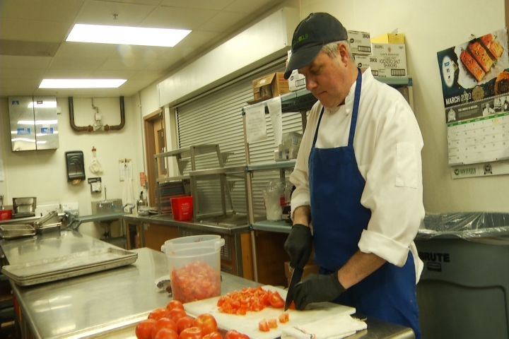 Local Chef Brings Skills To Volunteering Opportunity – 9&10 News