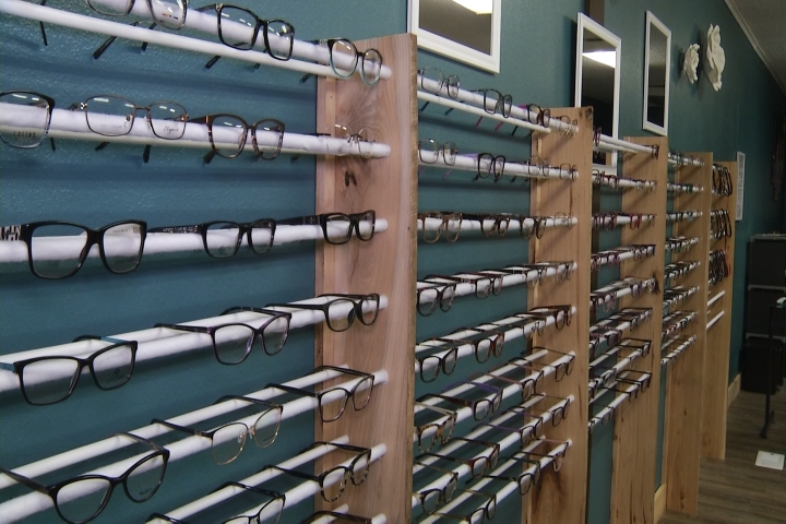 Main Street Spectacles Starts Student Glasses Program – 9&10 News