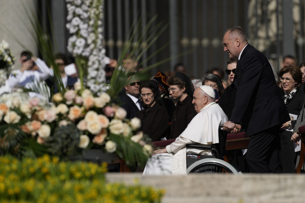 Pope Marks Easter in Flower-Adorned Vatican Square – 9&10 News