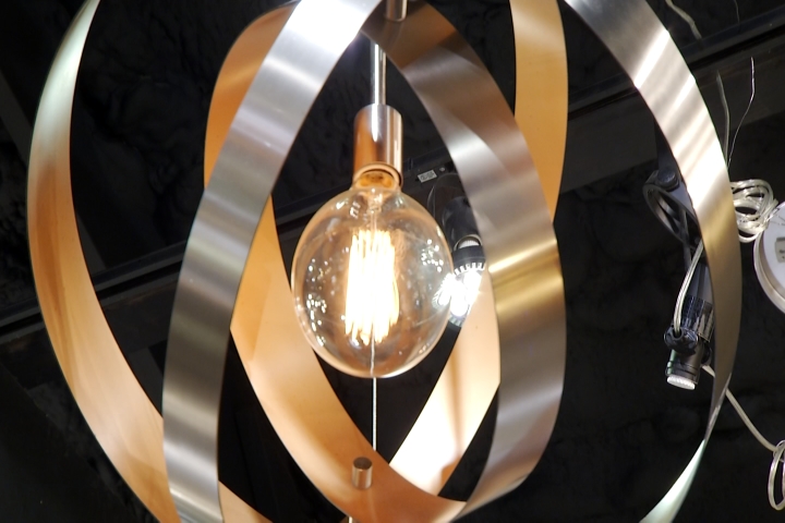 Flip Tips: Lighting Up Your Home With New Fixtures – 9&10 News