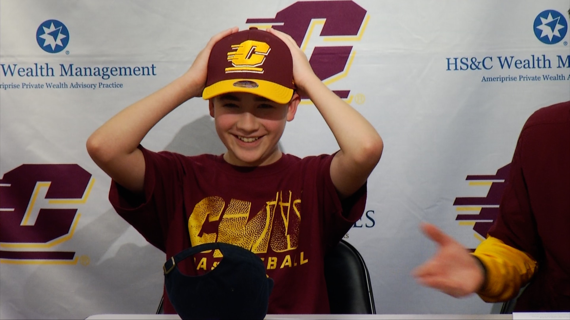 Clare Freshman Signs Onto CMU Basketball Team – 9and10News.com