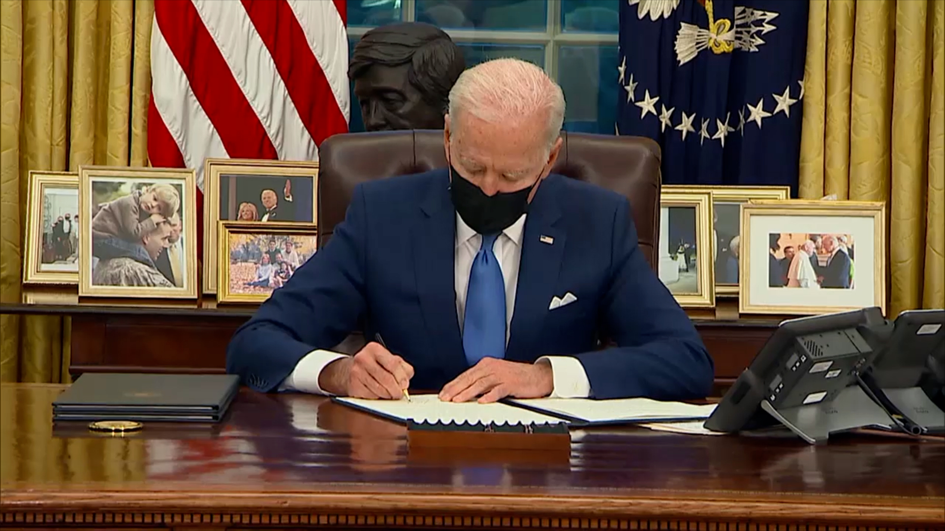 President Biden Signs Executive Order Expanding Voting Access ...