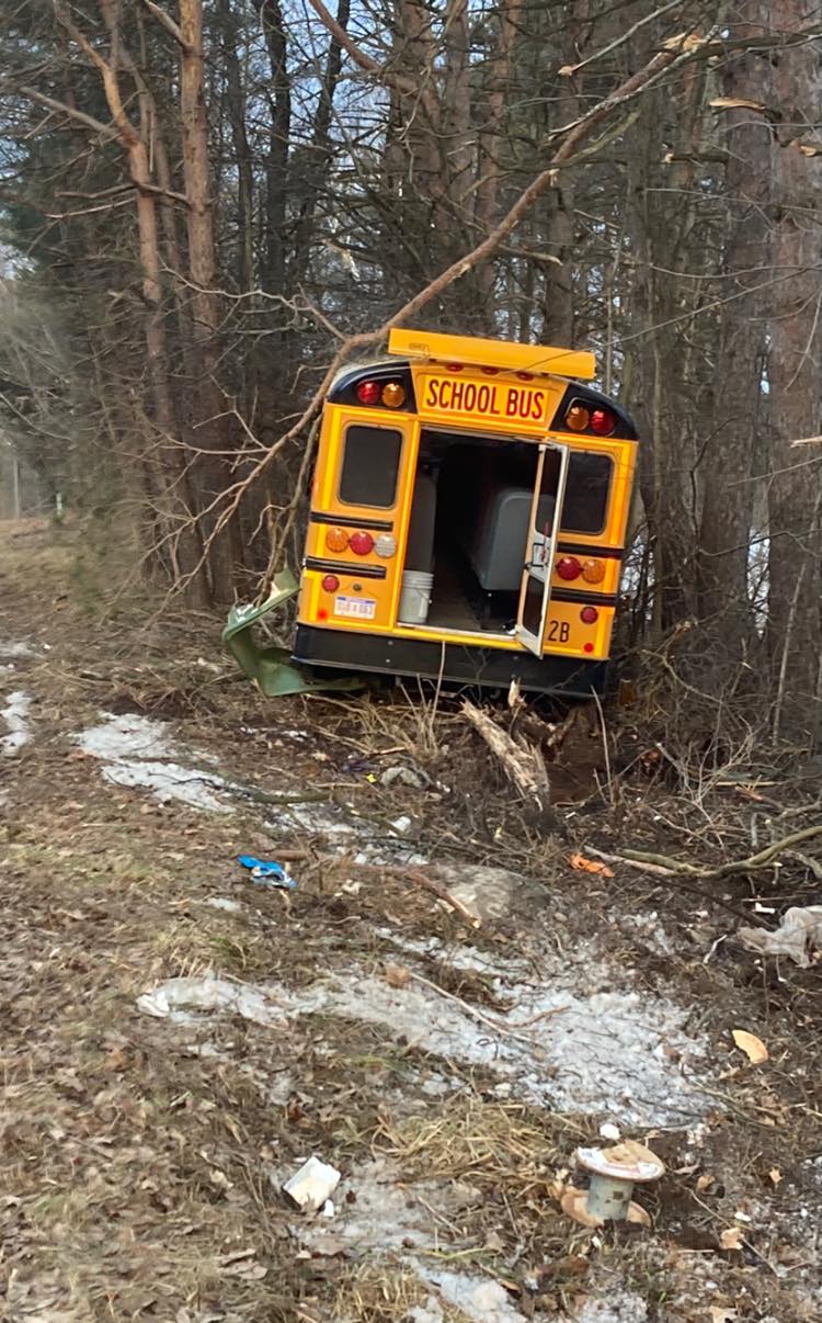 School Bus Carrying Pine River High Students Crashes Into Trees – 9&10 News