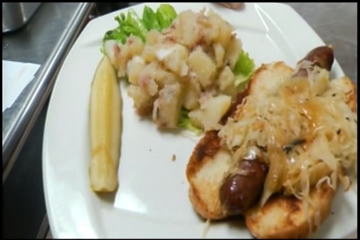 Alpenfest Visitors Get A Taste Of Traditional German Food – 9&10 News
