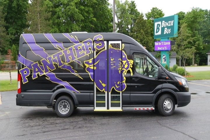 Student-Decorated Buses Now on the Road for Benzie Bus – 910News.com