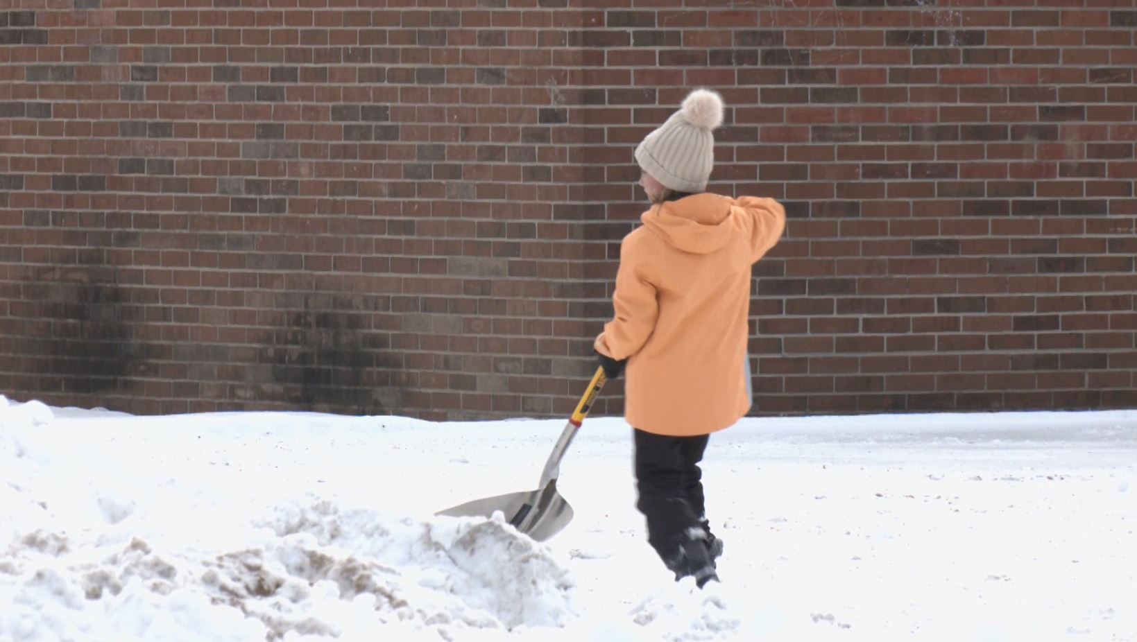How to protect your kids from harm of the cold temperatures – 9&10 News