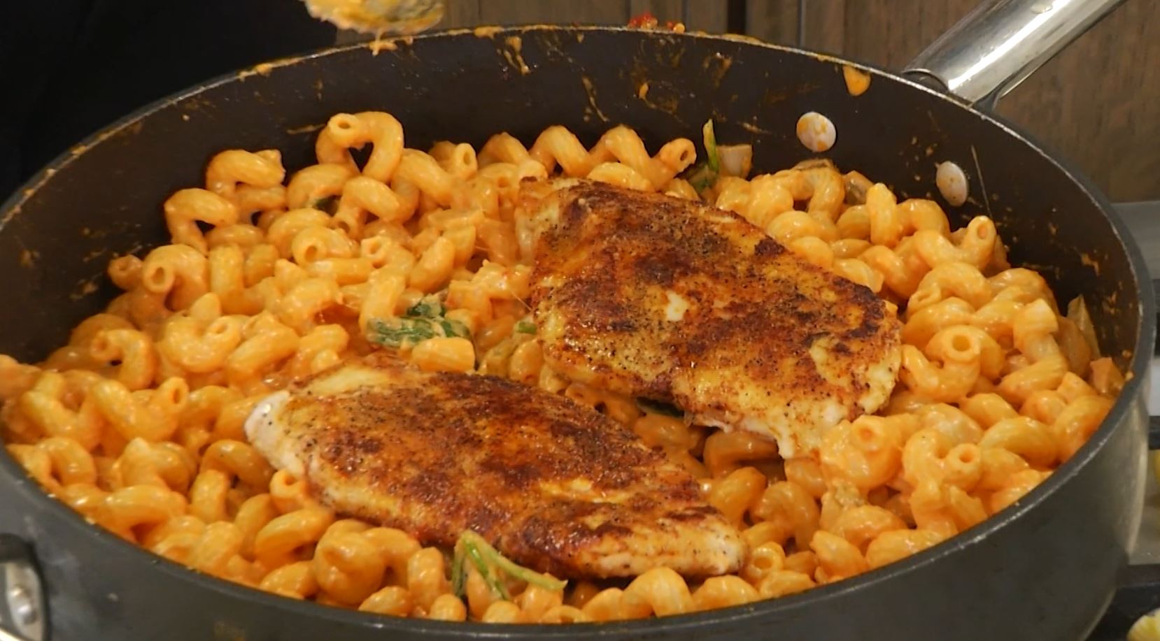 Xavier Cooks: Tuscan Chicken Pasta – 9&10 News