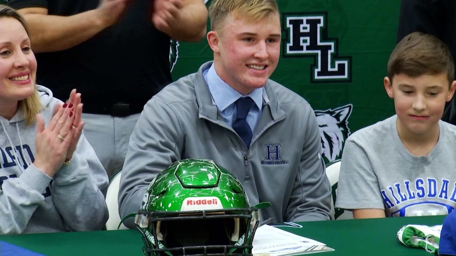 Houghton Lake’s Hamp Signs with Hillsdale Football – 9&10 News