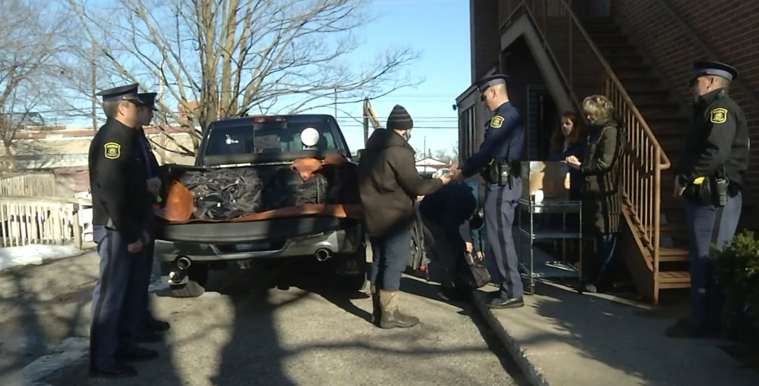 Michigan State Police Help the Homeless for ‘Christmas on the Streets ...