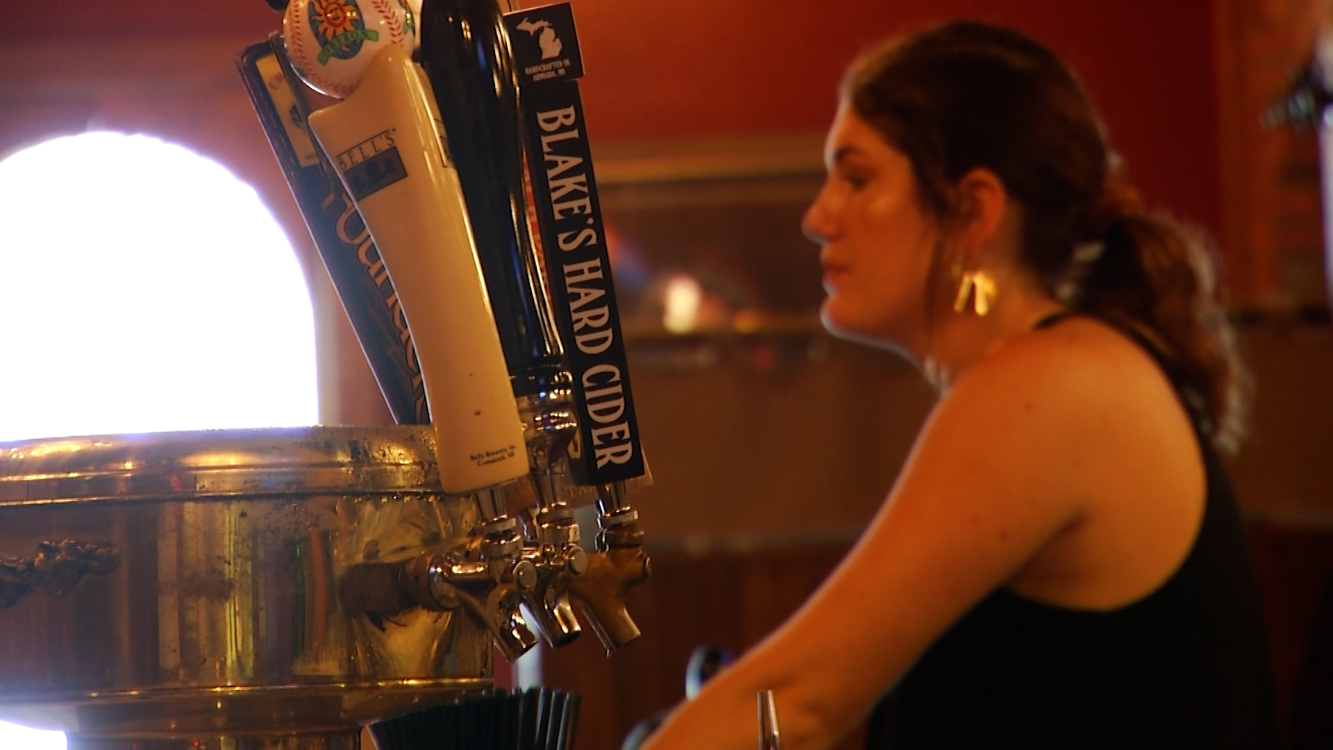 Servers speak out against wage increase as case heads to Michigan ...