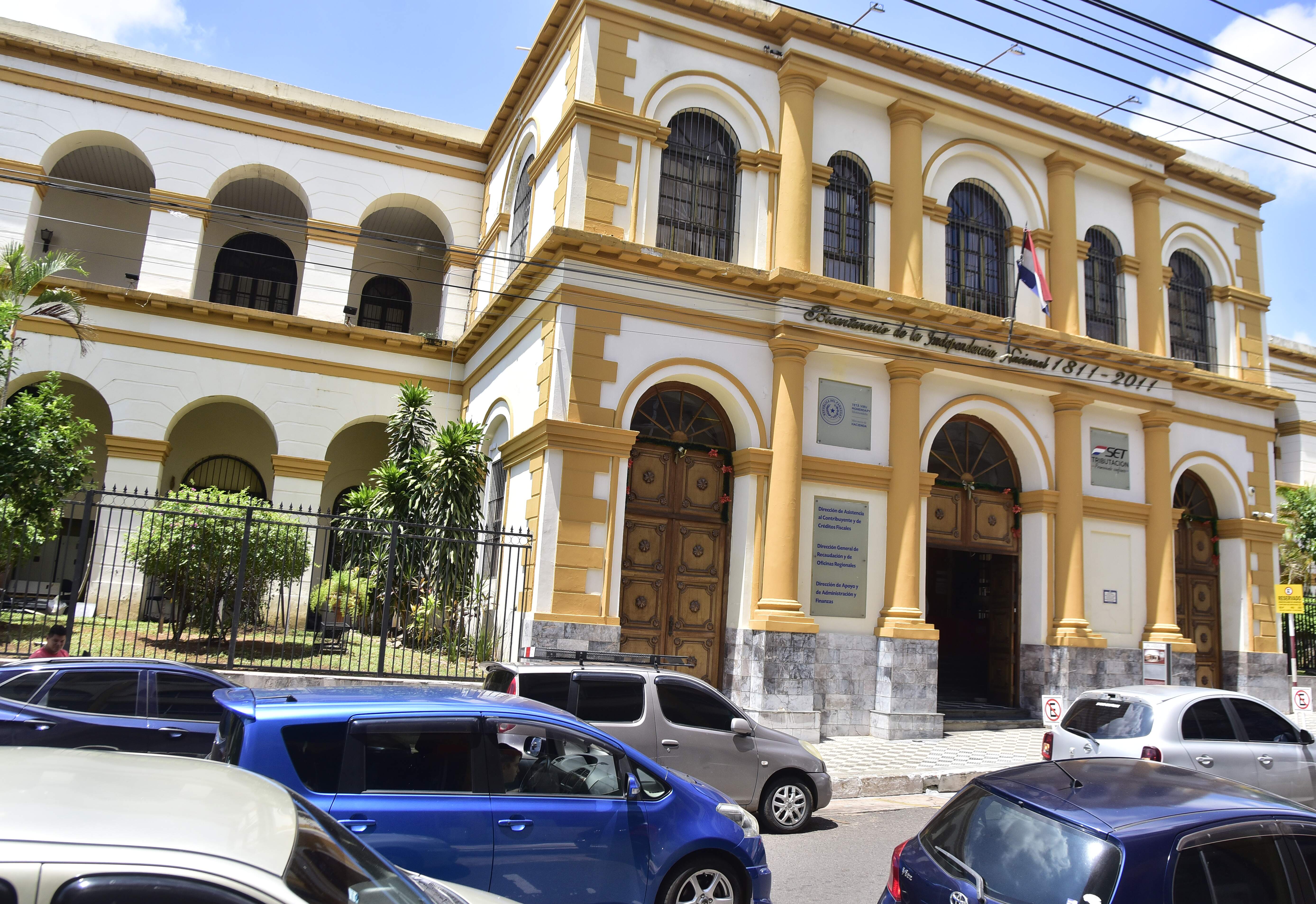 AUDIO: Contadores y contribuyentes se manifestarán frente a Tributación ...