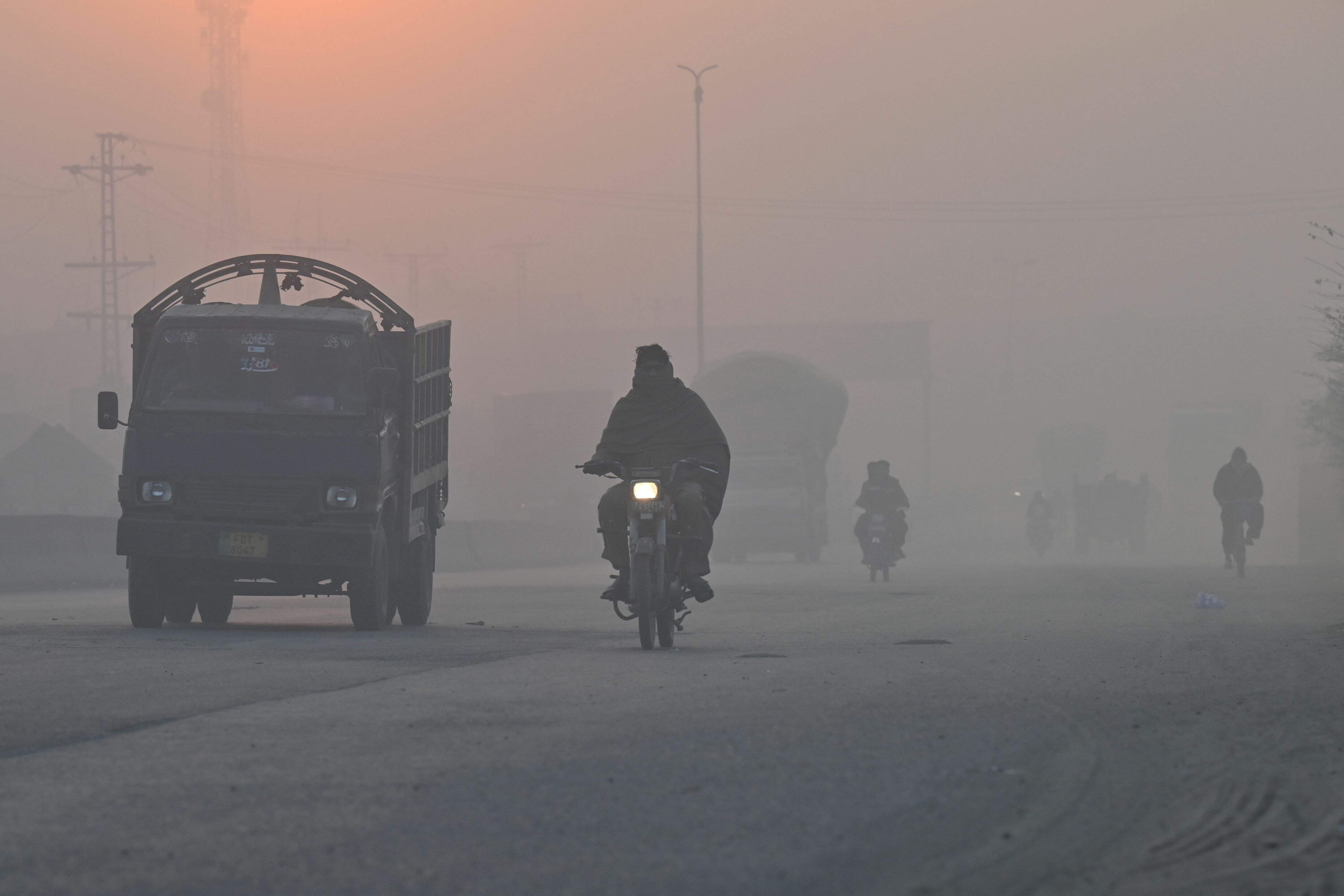Pakistán cierra escuelas en una de las ciudades más contaminadas del ...