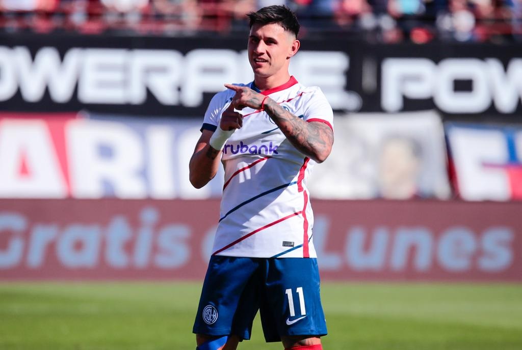 Adam Bareiro, quien no fue convocado a la selección paraguaya, marcó un ...