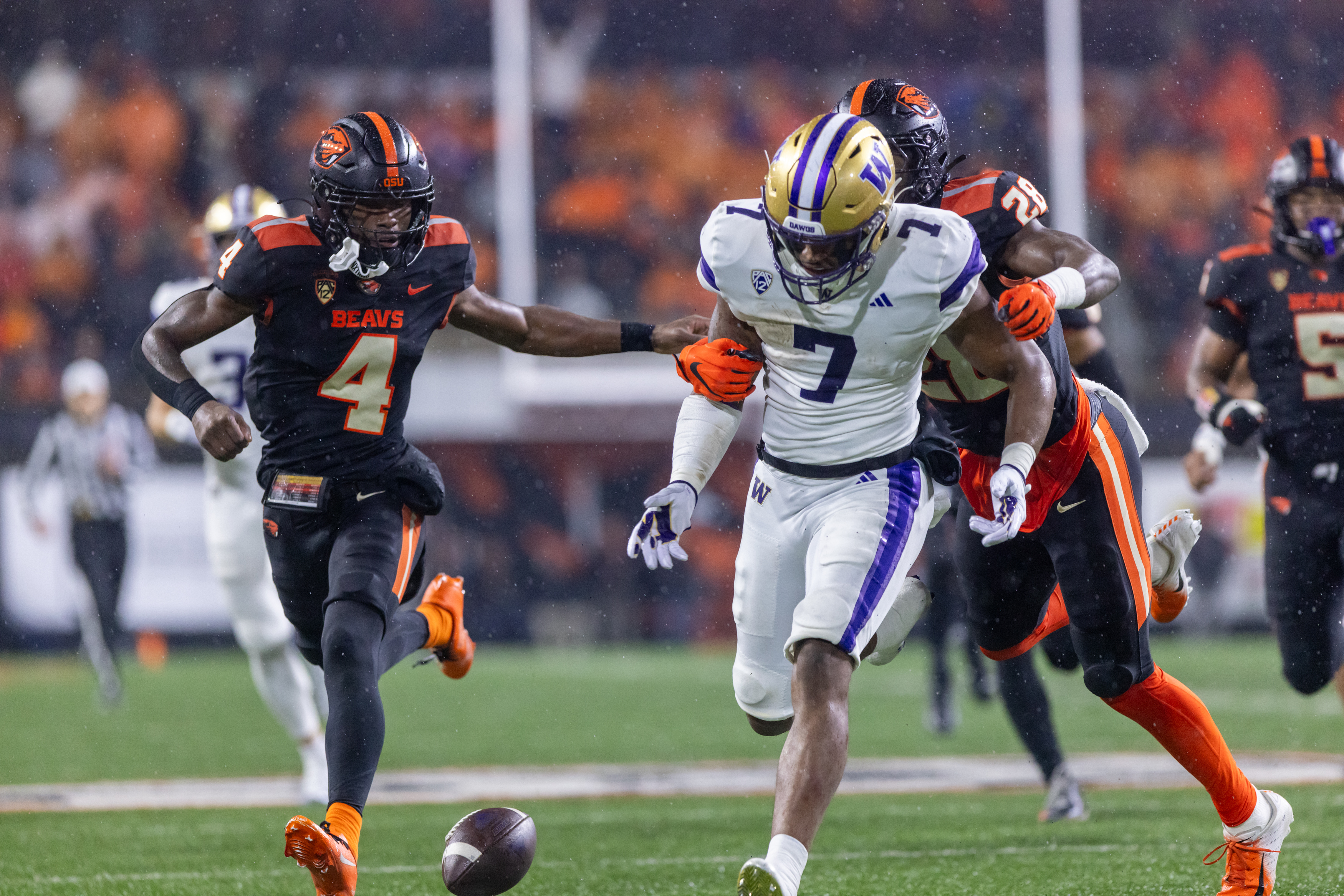 Oregon State Beavers football vs. Washington Huskies: Nov. 18, 2023 ...