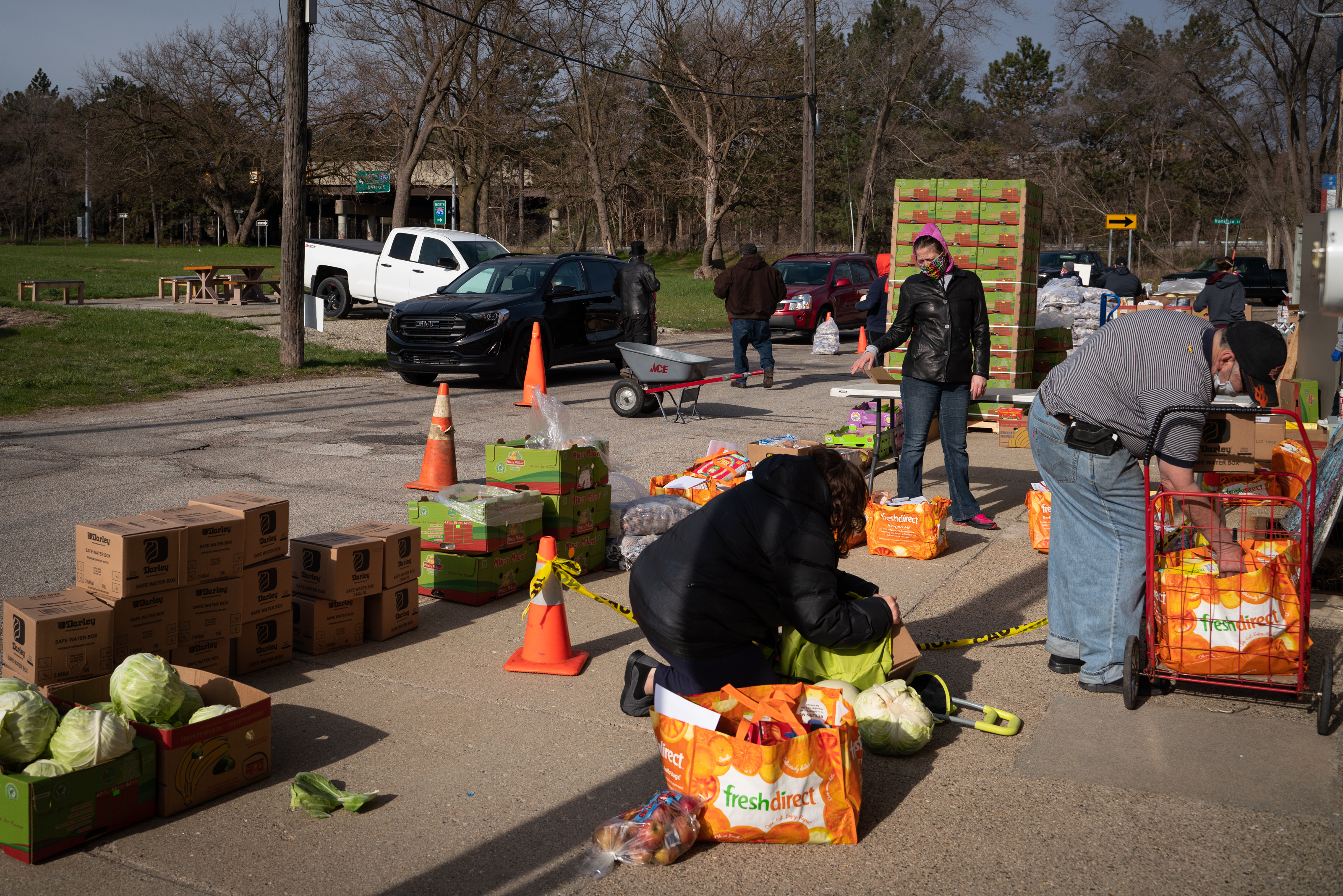 Martus Luna Pantry offers food donations in Flint - mlive.com