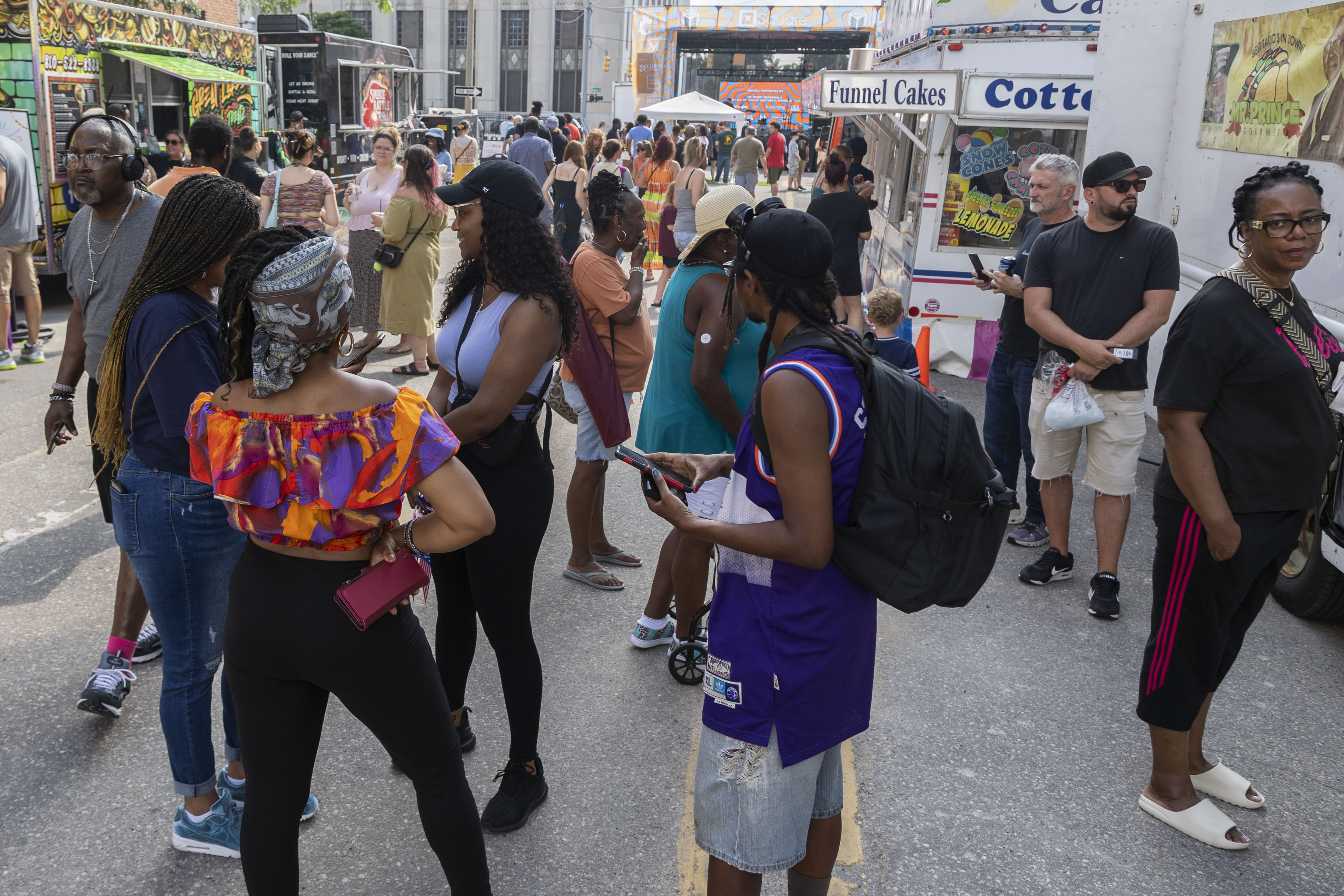 Hundreds flock to Buckham Alley for Alley Fest - mlive.com