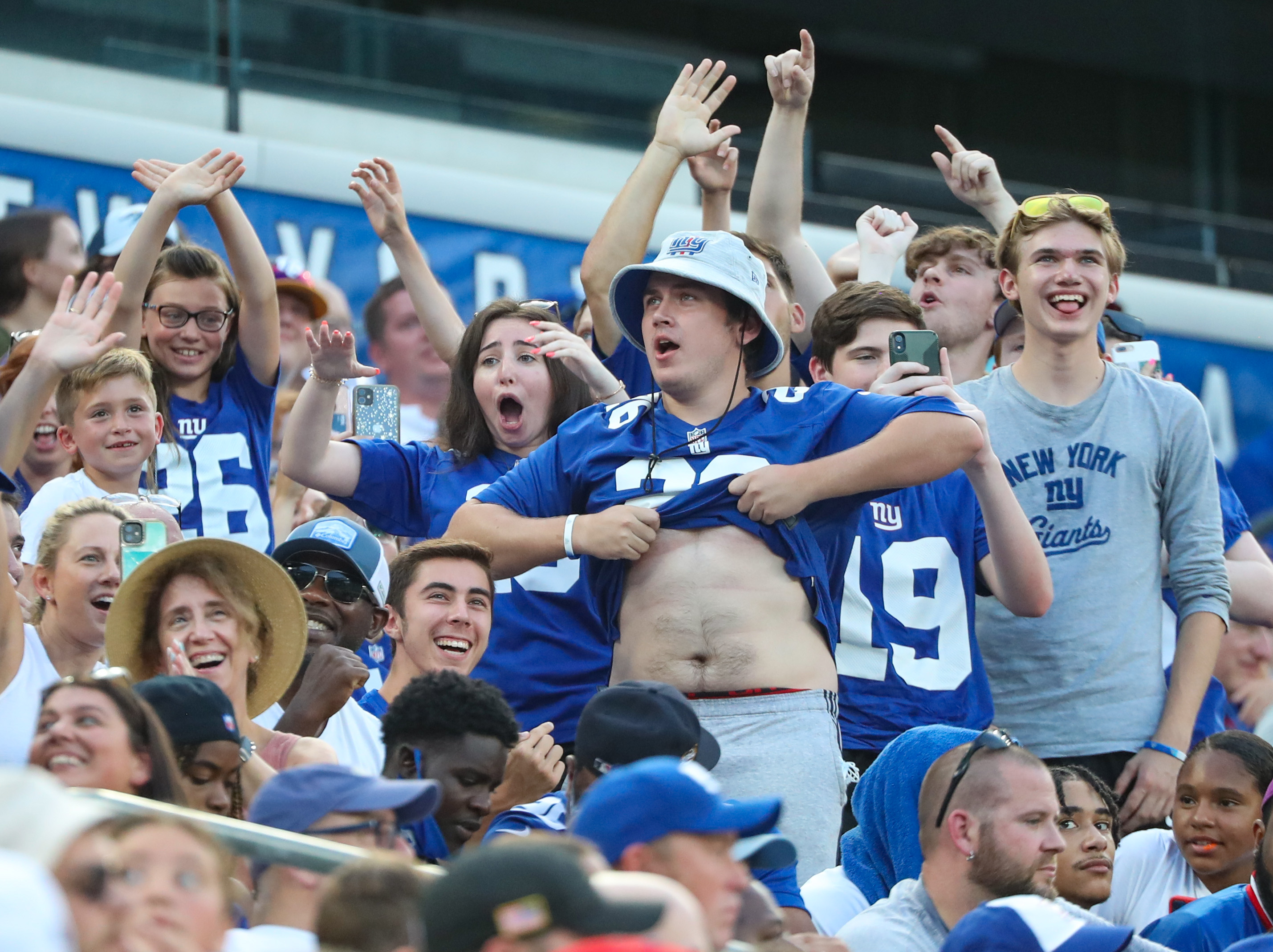 Giants Fan Fest open training camp practice at MetLife Stadium - nj.com