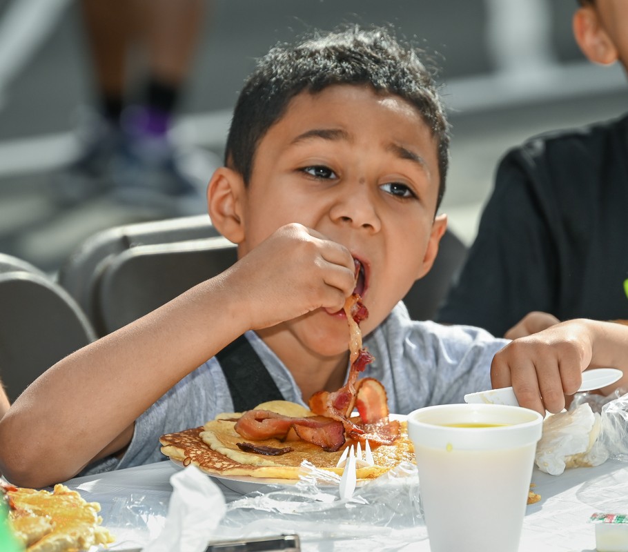 Thousands turn out for World’s Largest Pancake Breakfast in Springfield ...