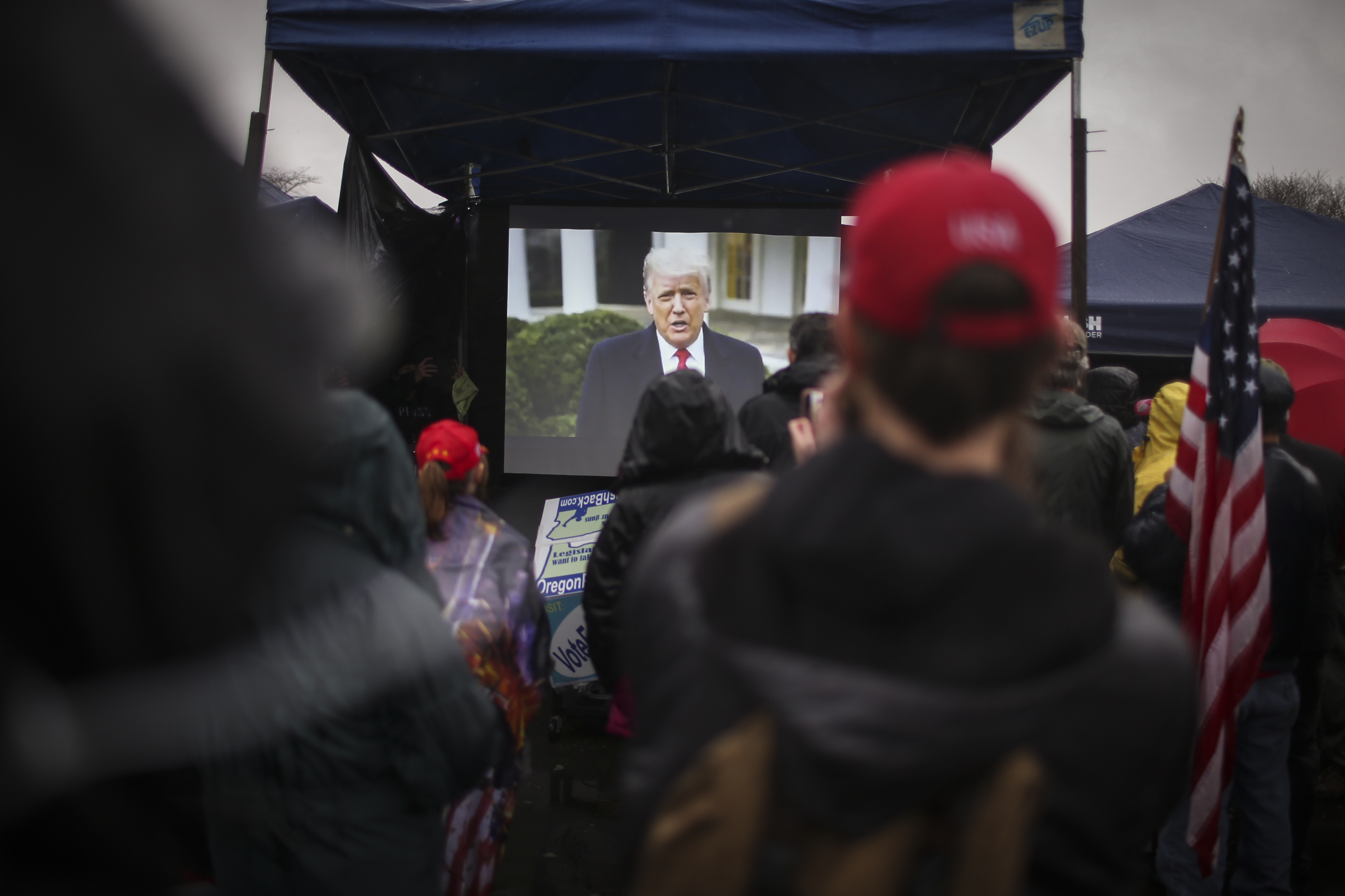 Protesters gather at Oregon Capitol building as Pro-Trump mob storms U ...