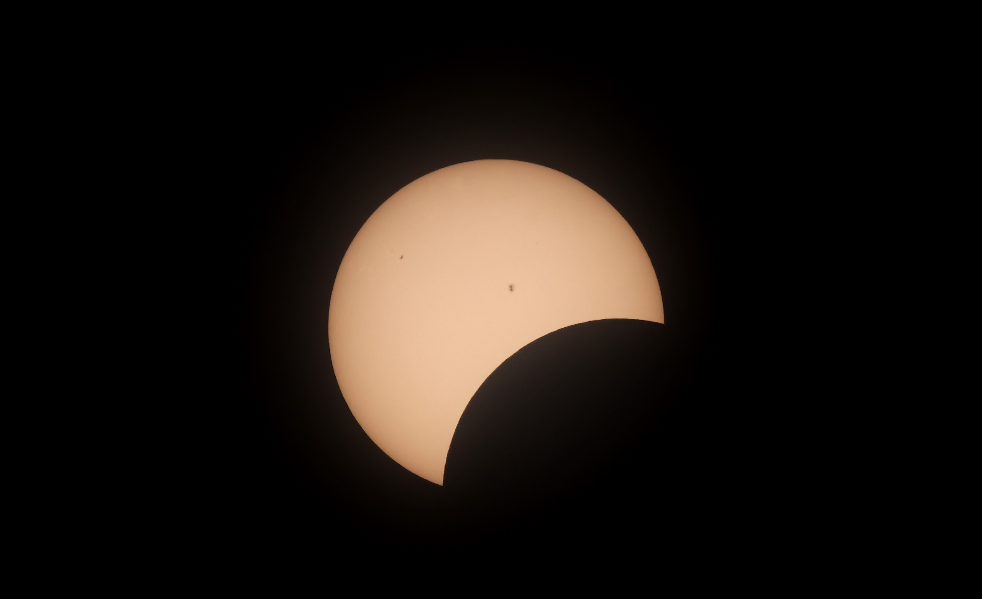 Cleveland total solar eclipse at Great Lakes Science Center, April 8 ...