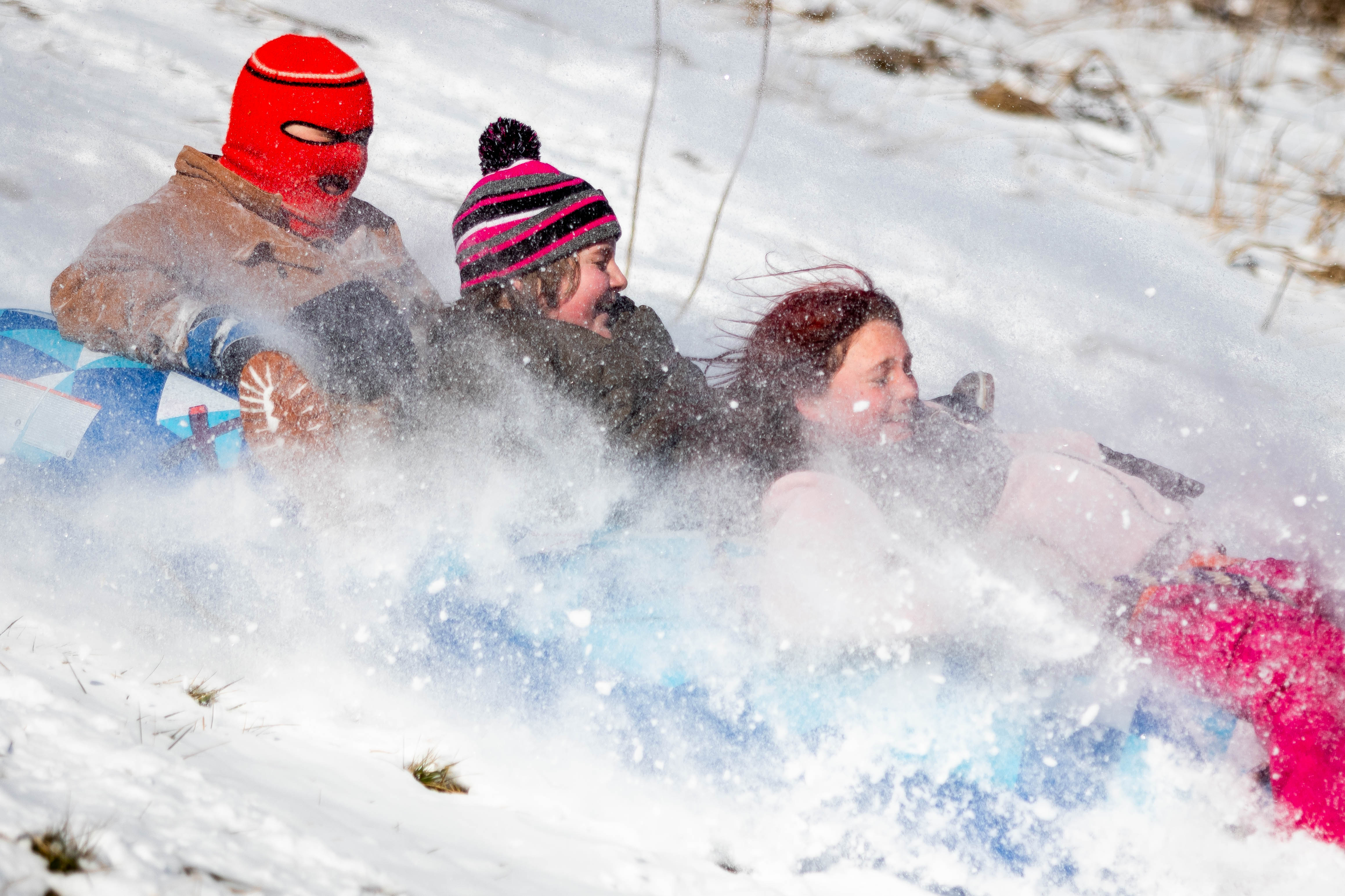 Grand Blanc area children spend morning sledding at Creasey ...
