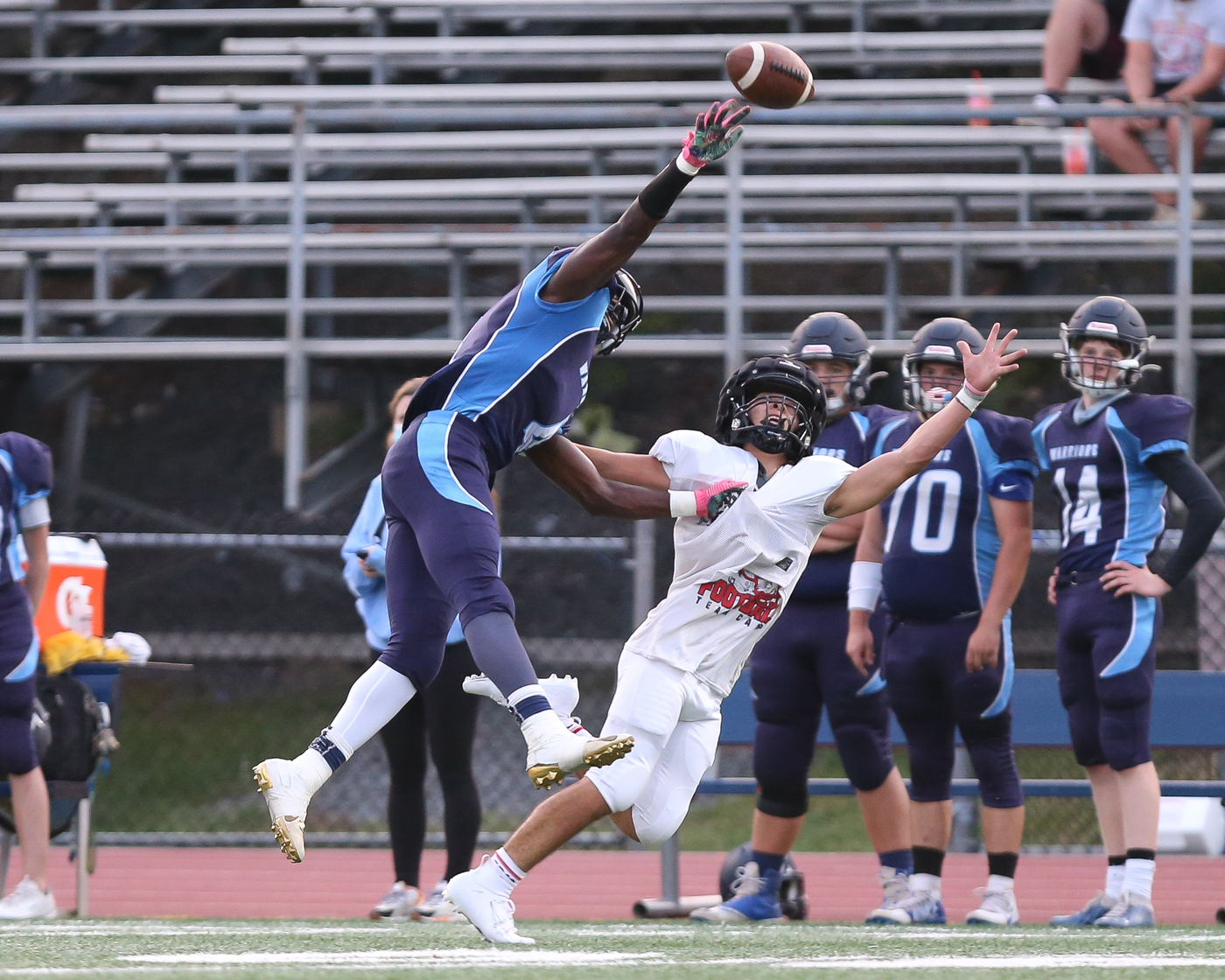 Football: Waldwick defeats Cresskill 26-13 in NJSIAA Scrimmage - nj.com