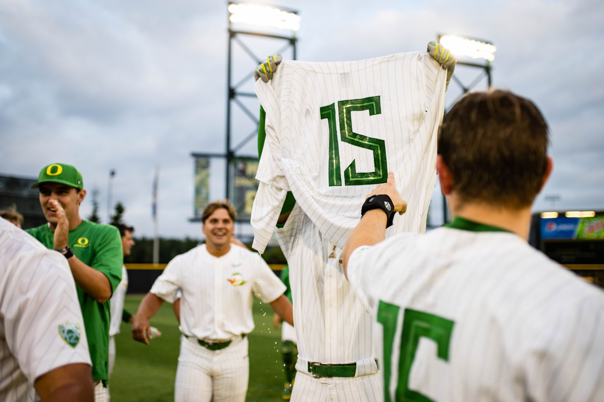 Oregon Ducks vs. Oral Roberts, Eugene Super Regional Game 1 ...