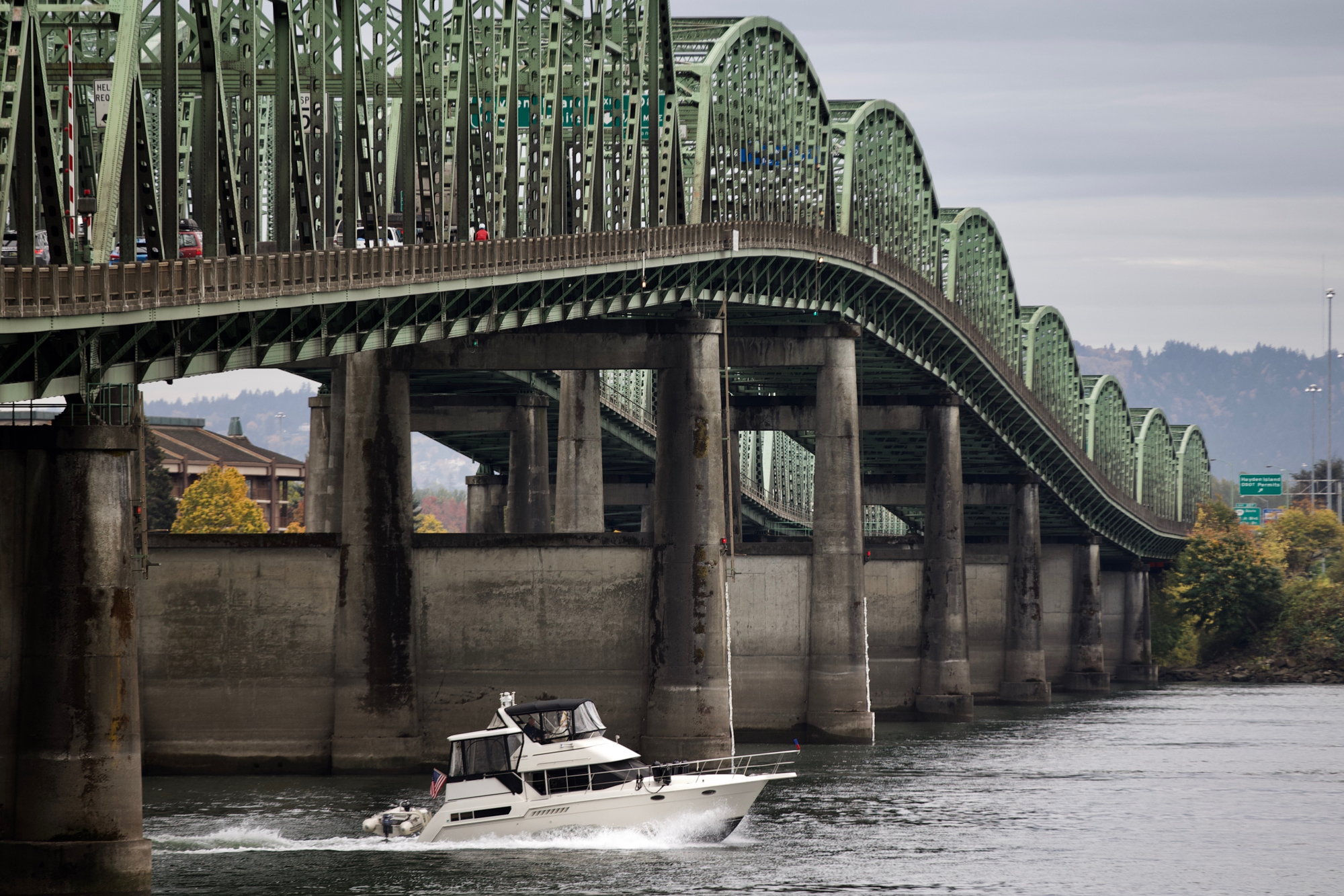 An up-close look at the aging 100-year-old Interstate 5 bridge ...