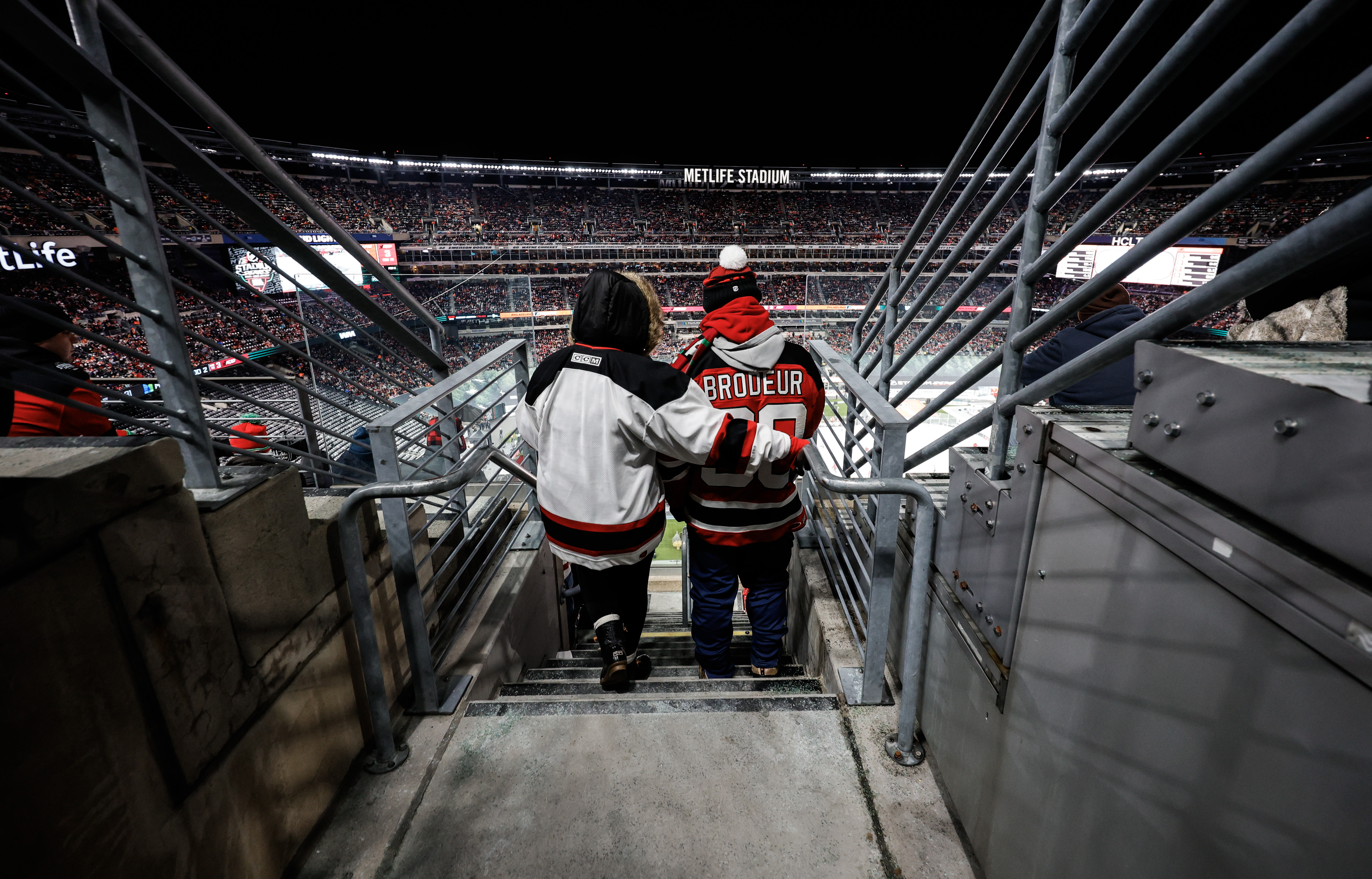 New Jersey Devils vs. Philadelphia Flyers in NHL Stadium Series game at ...
