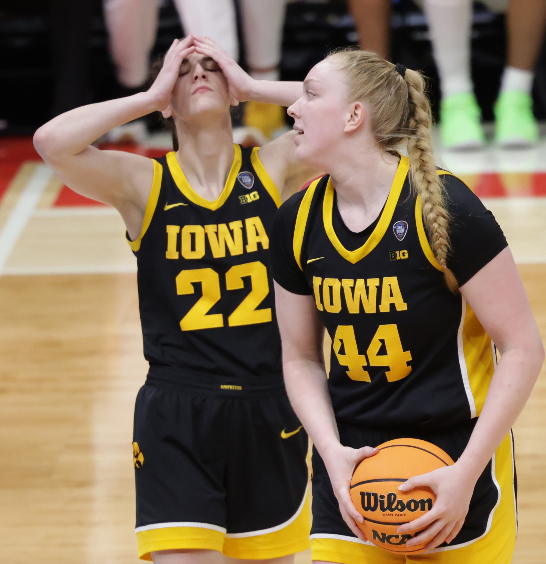 Iowa vs. South Carolina in NCAA Women's Final Four championship game ...