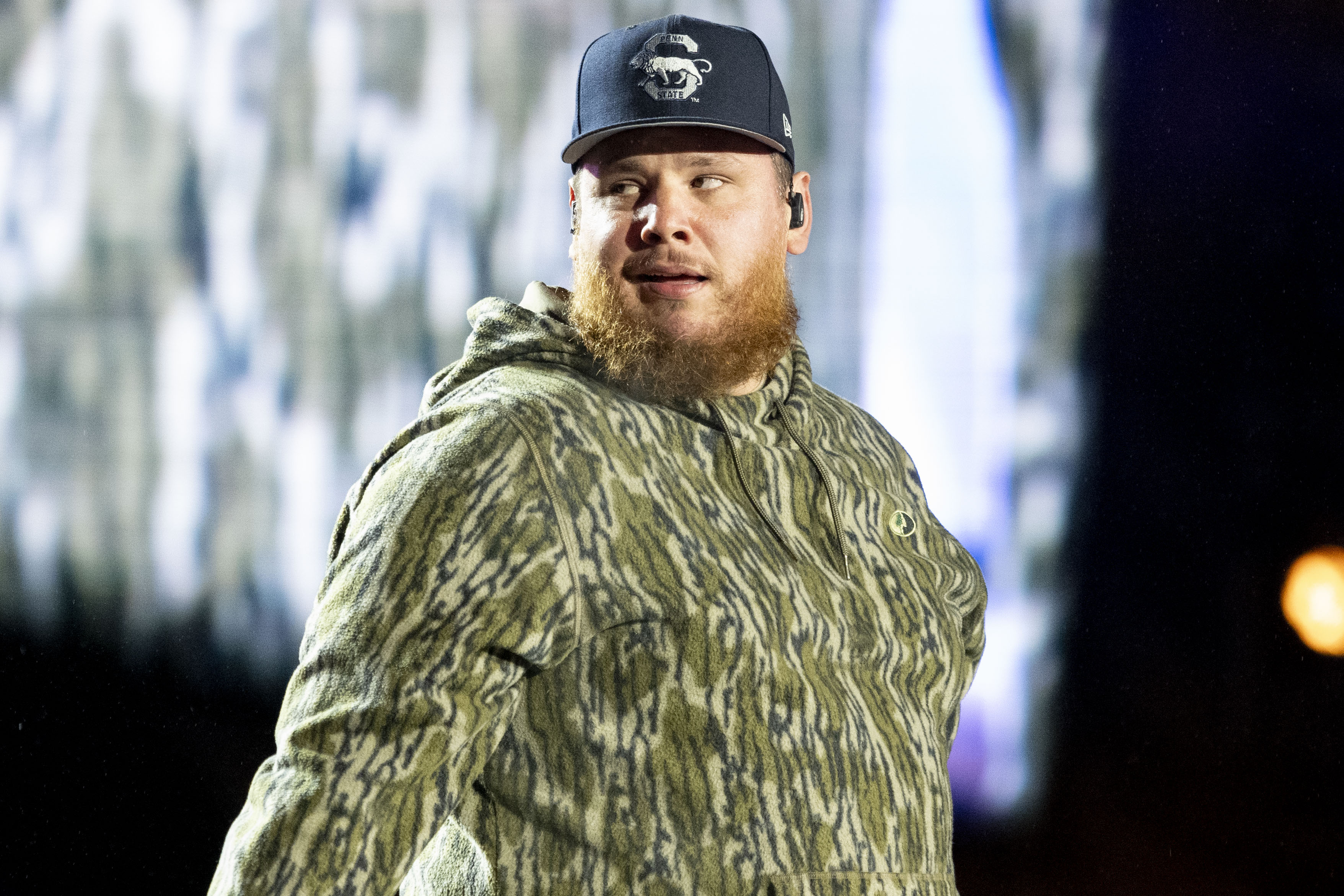 Luke Combs plays at Beaver Stadium - pennlive.com