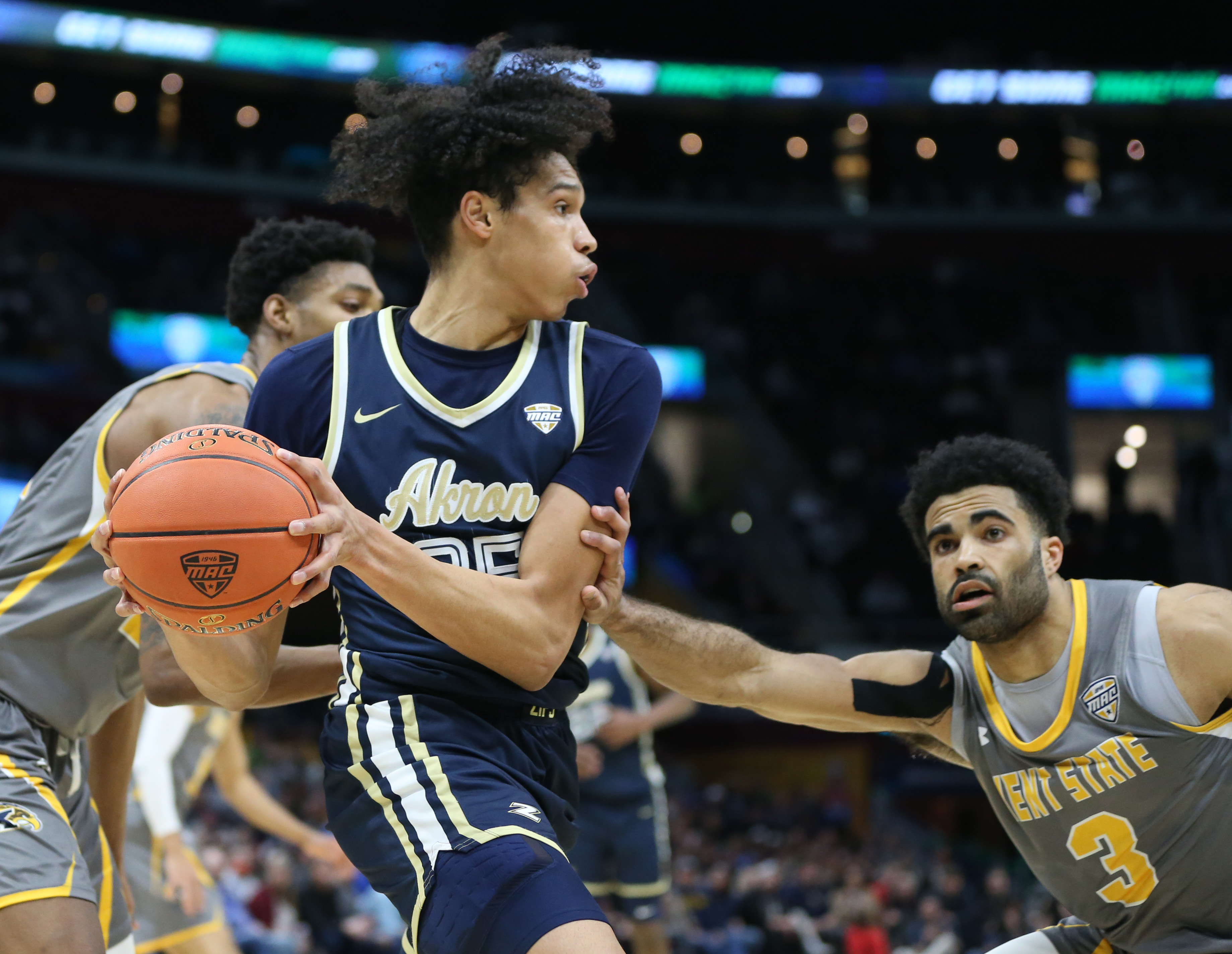 Kent vs. Akron in men's MAC Tournament final, March 12, 2022 ...