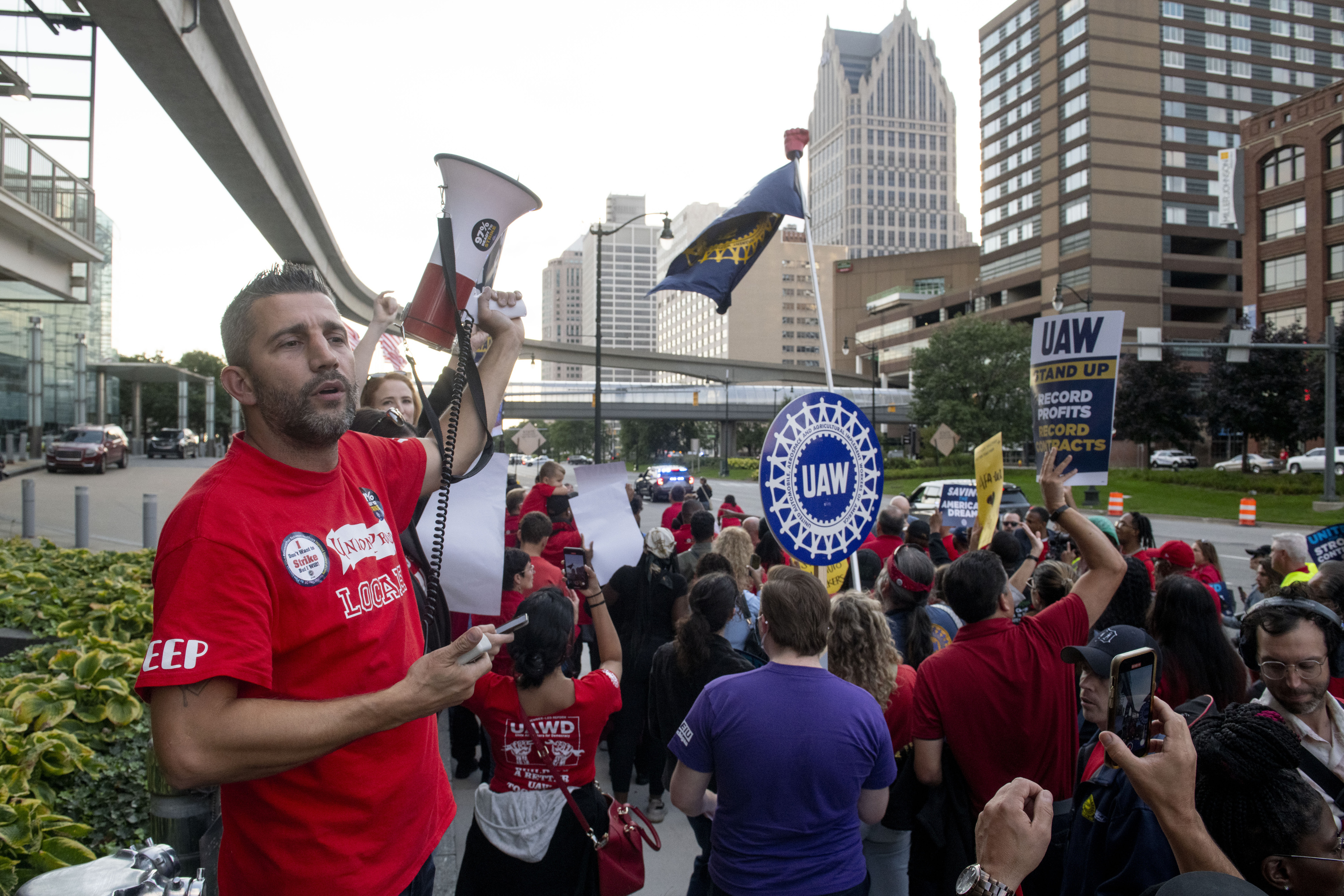 UAW Latest News: UAW Strike Updates, Big Three Auto News