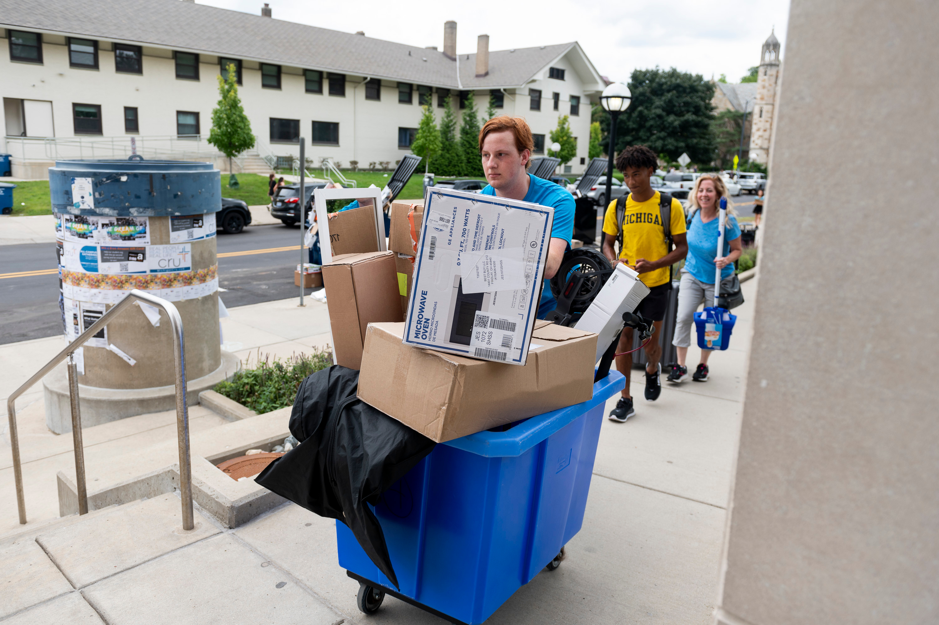 University of Michigan students move in for fall 2022 semester - mlive.com