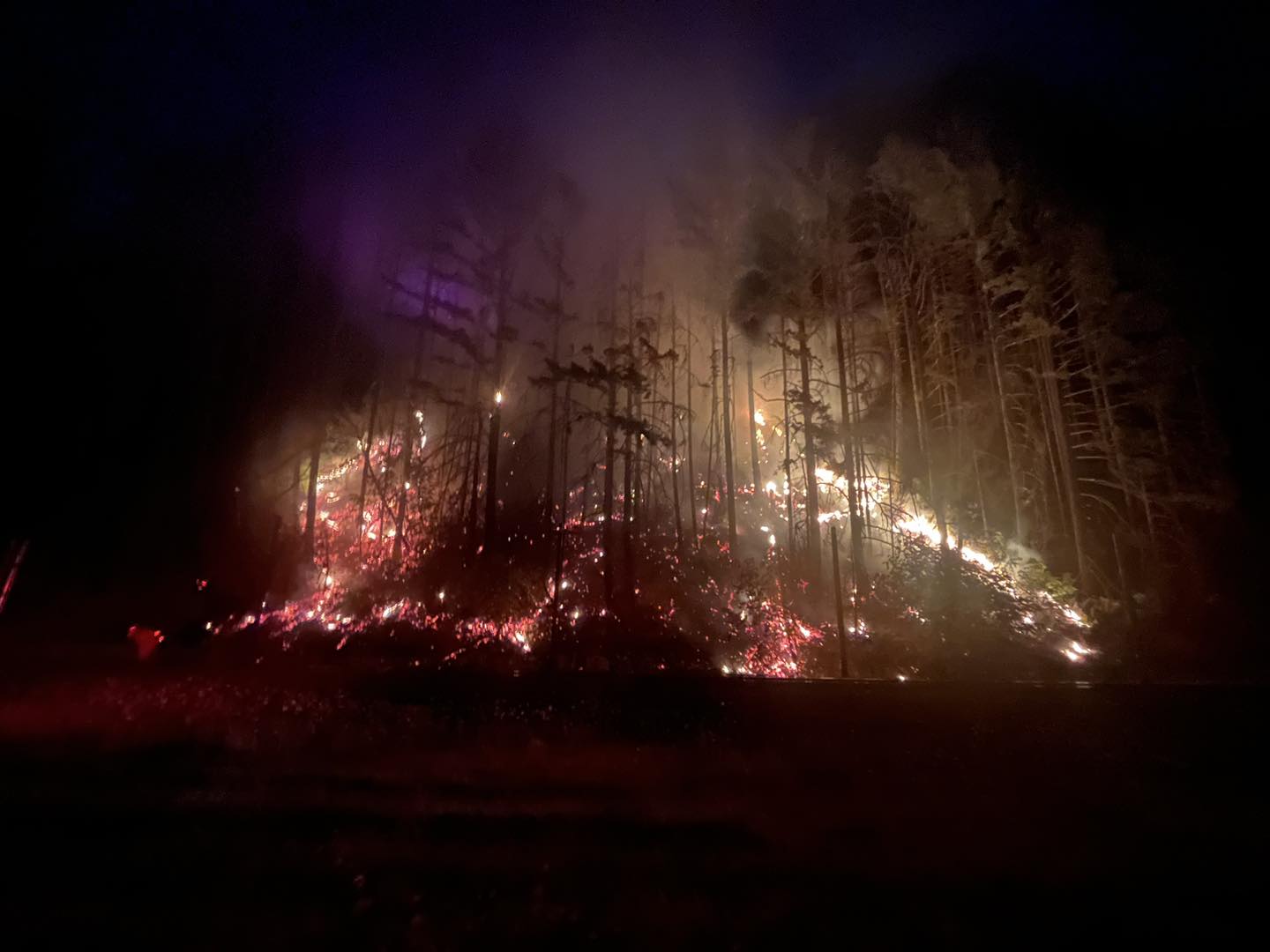 Crews contain half-acre wildfire near Multnomah Falls