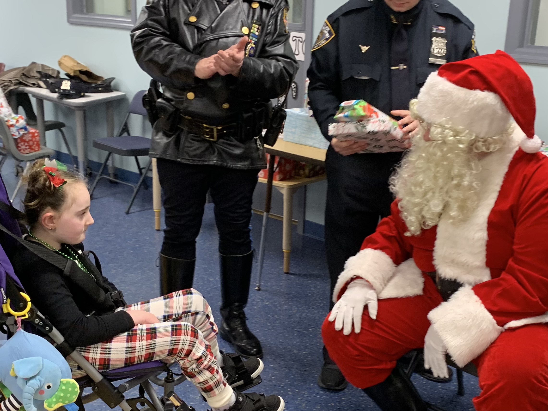 Santa and Highway Patrol Unit 5 deliver gifts to the children at Seton ...