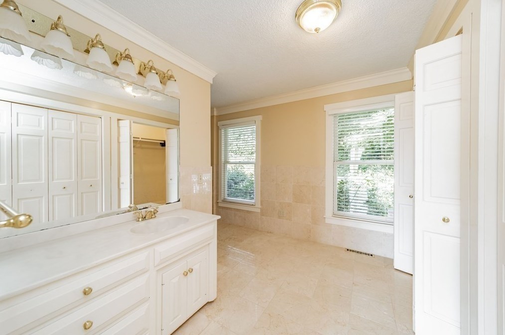 House of the Week: Wilbraham Mountain home offers sweeping views of ...