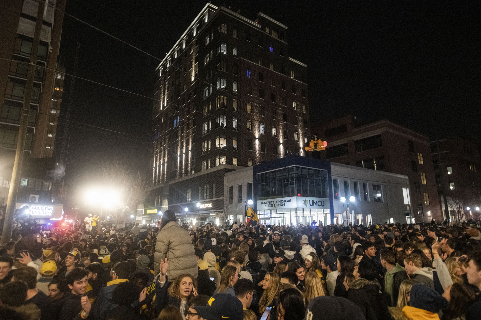 Fans celebrate in Ann Arbor after Michigan football wins national ...