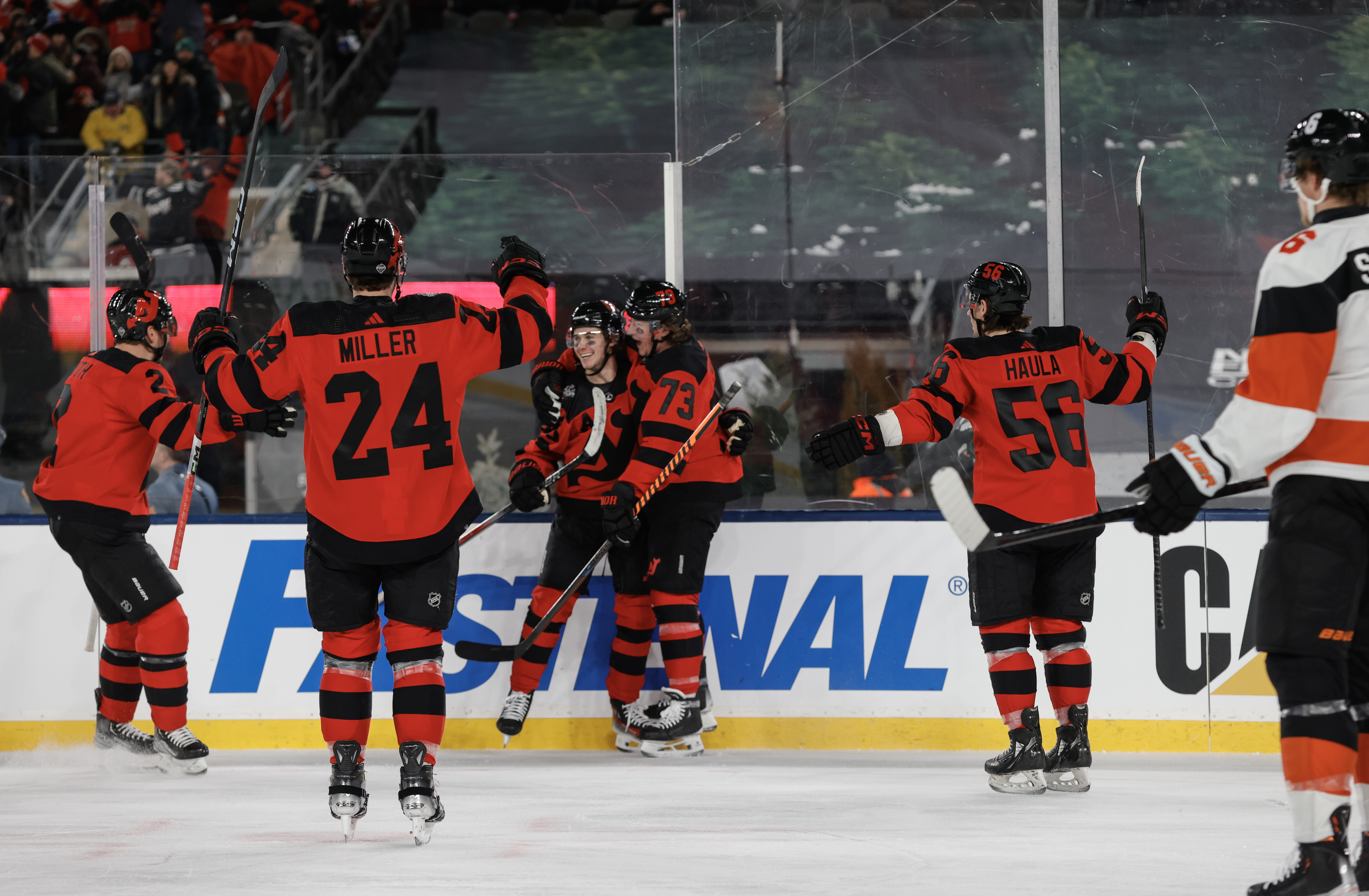New Jersey Devils vs. Philadelphia Flyers in NHL Stadium Series game at ...